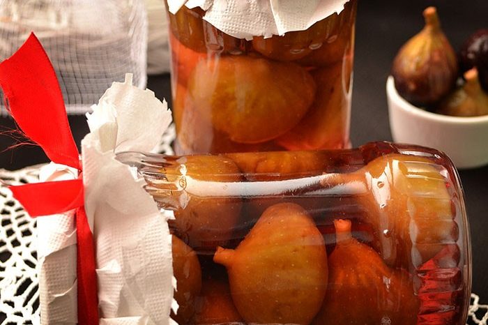 Dulceturi si Compoturi - Bucataresele Vesele