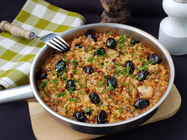 Mancare de Bulgur cu Pui - Bucataresele Vesele - Mancaruri