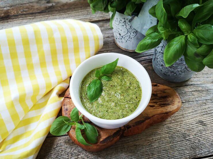 Sos pesto cu busuioc si nuci - Bucataresele Vesele