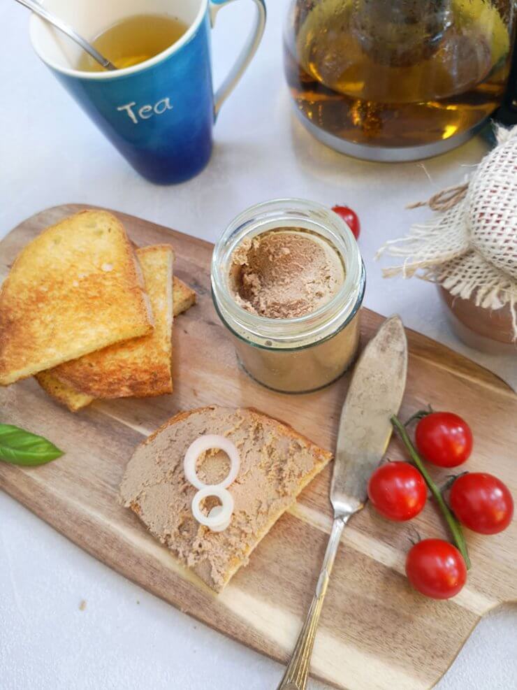 Pateu din ficatei de pui - Bucataresele Vesele